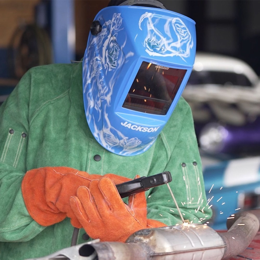 What is a Self-Retracting Lifeline (SRL)? | Womens Workwear